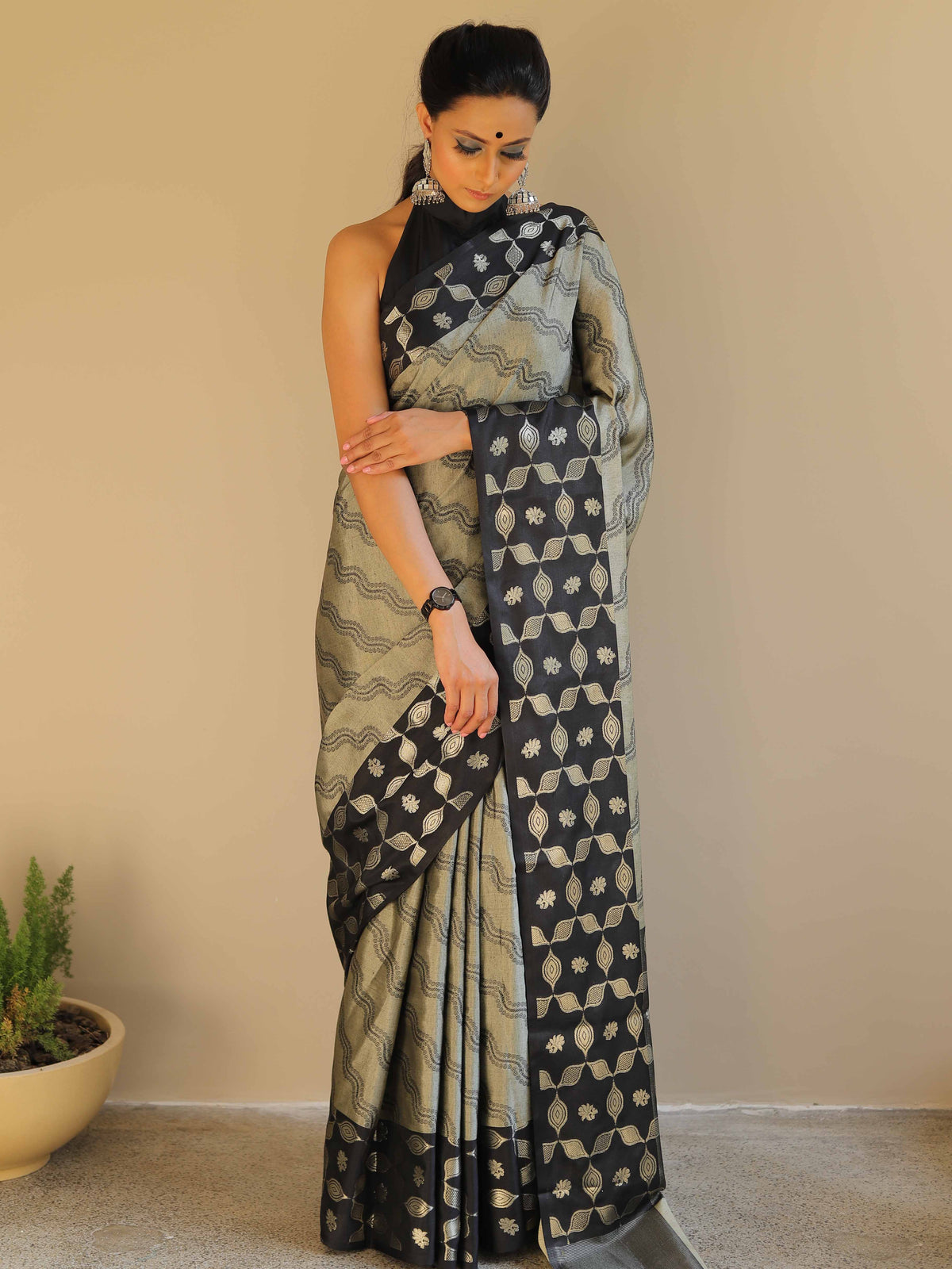 Banarasee Handloom Linen Silk Mix Saree-Grey & Black